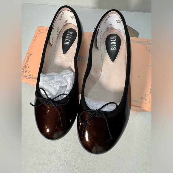 Bloch | Shoes | Bloch Girls Cressida Ballet Flats Black Casual Classic ...